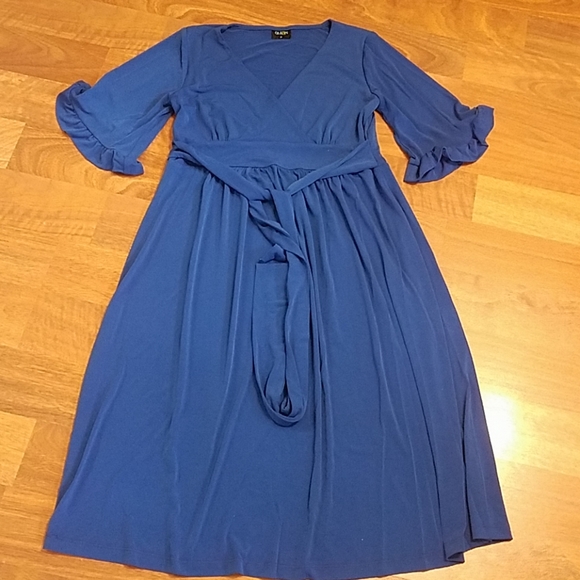 Olian | Dresses | Olian Maternity Navy Blue Vneck Midi Dress Short ...
